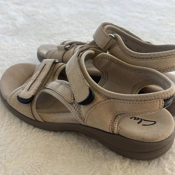 Clarks | Shoes | Clarks Saylie Jade Sz 75 Sand Leather Adjustable ...
